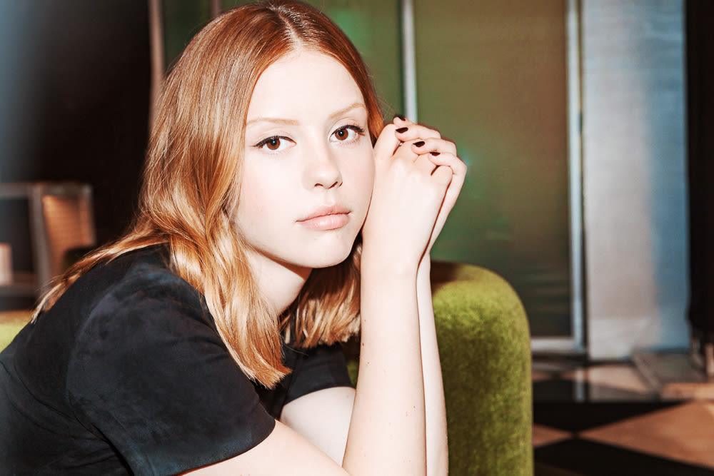 Mia Goth Eyebrows Decoded: The Subtle Art of No-Brow Chic – Gothtrends