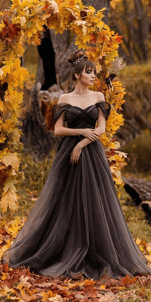 Gothic Wedding Outfits: Embrace Dark Romance with Unique Bridal Gowns ...